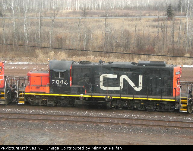 CN GP9 7044